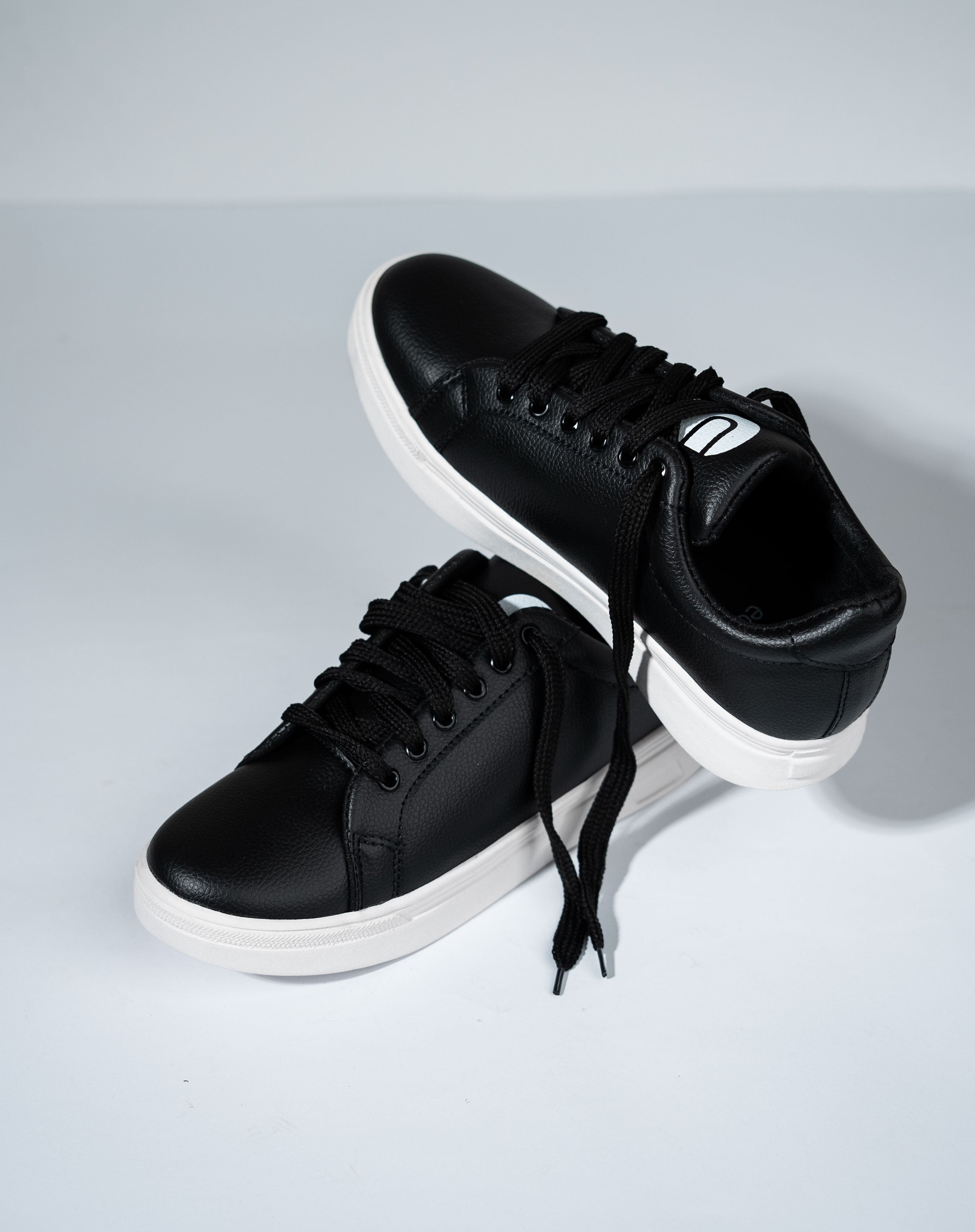 Basic Sneakers – Echo